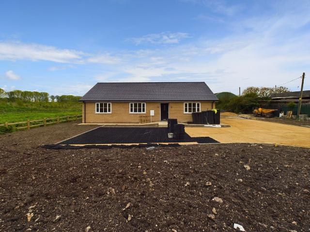 Stuntney Causeway, Ely CB7, 3 bed detached bungalow to rent, £1,550 pcm | PrimeLocation
