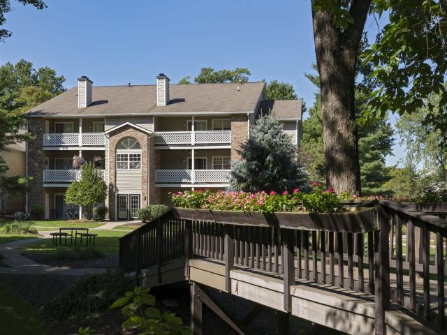 Sturbridge Square Apartments