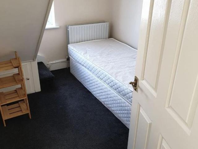 Sturgess Avenue, London NW4, Room to rent, £1,100 pcm | PrimeLocation