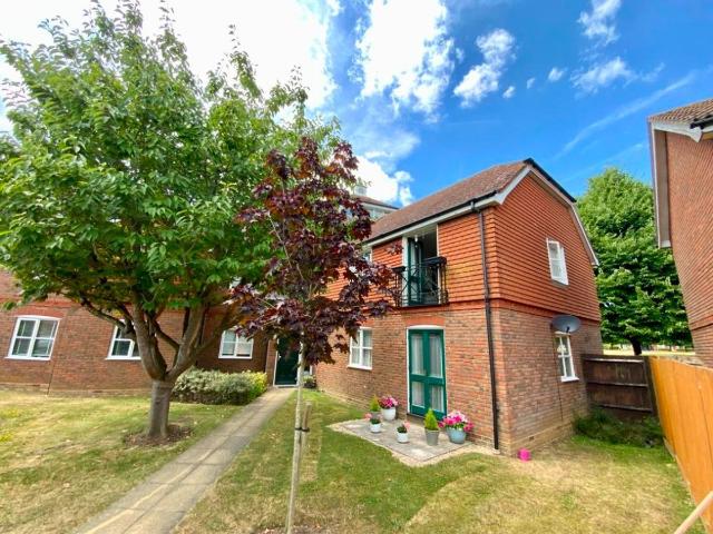 Sturmer Court, Kings Hill ME19, 2 bed flat to rent, £1,350 pcm | PrimeLocation