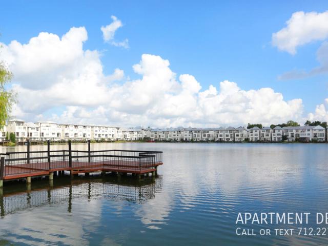 Style & affordability in prime location! Spring Branch Central