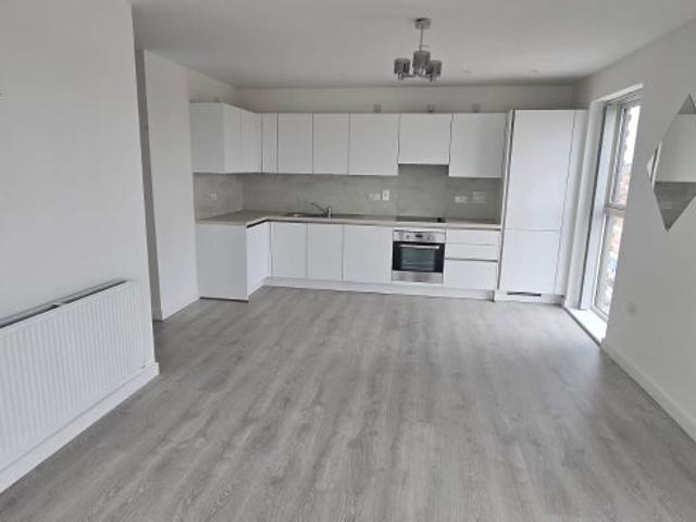 Stylish Modern Apartment with Excellent Transport