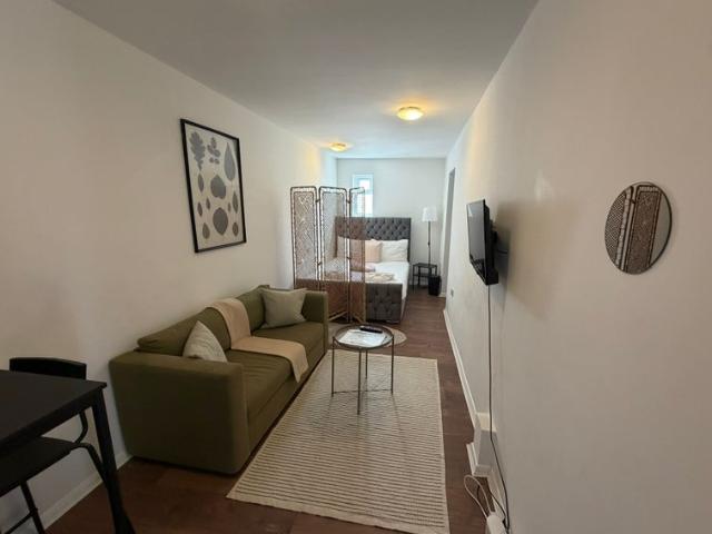 Stylish NW4 Studio | Excellent Transport Links
