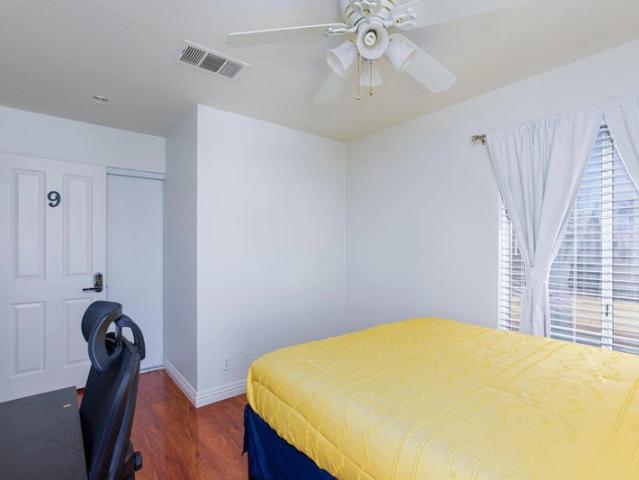 Stylish North Las Vegas Co‑Living|Wi‑Fi+ Kitchen|