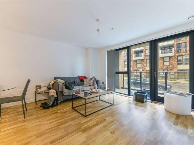 Stylish one bedroom apartment with private balcony
