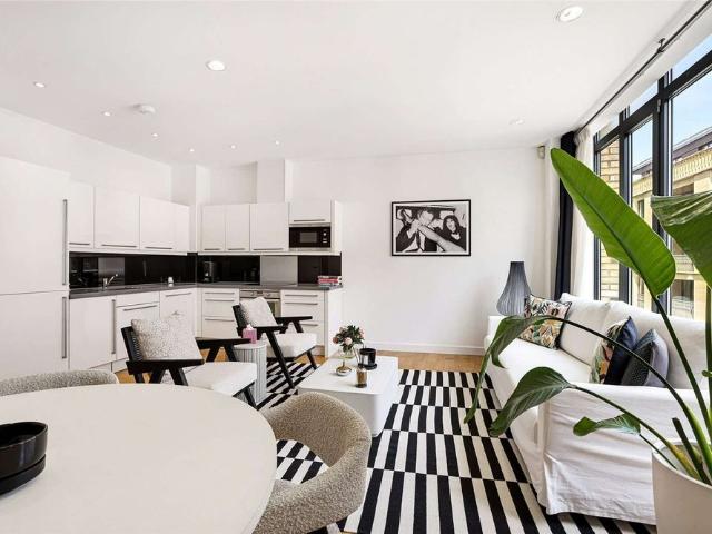 Stylish one bedroom duplex apartment in prime Marylebone location