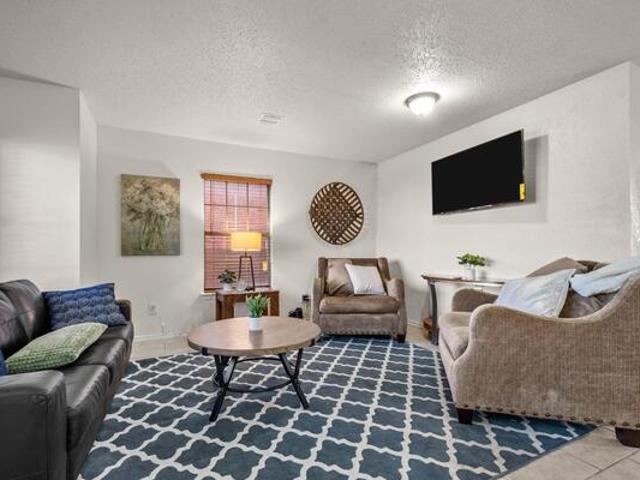 Stylish Arlington retreat minutes from Joe Pool Lake and shopping