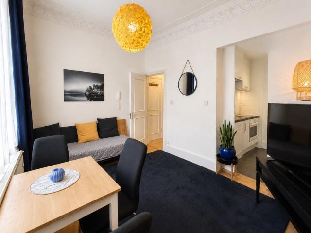 Stylish & Bright 1 Bedroom in Holland Park