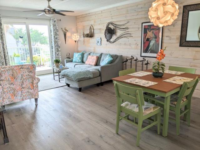 Stylish Condo in Dunedin | 1 Bed Bath | Available
