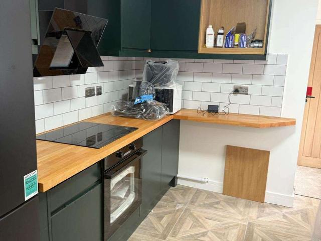 Stylish En Suite Rooms with Kitchenettes Room 1