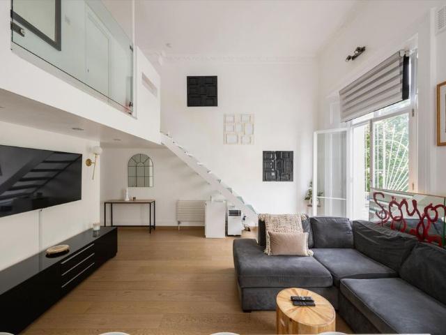 Stylish first floor apartment to rent in W2