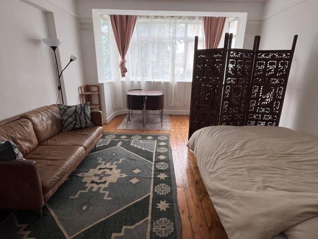 Stylish Flat in West London Available Til 29/6