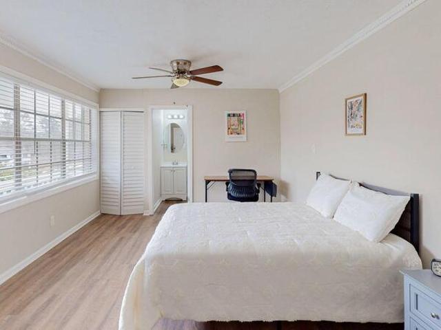 Stylish PadSplit in Decatur • Upgraded & Convenient