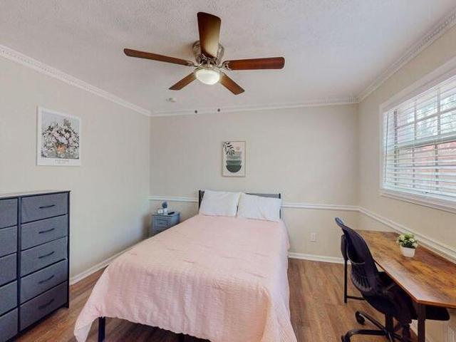 Stylish PadSplit in Decatur • Upgraded & Convenient