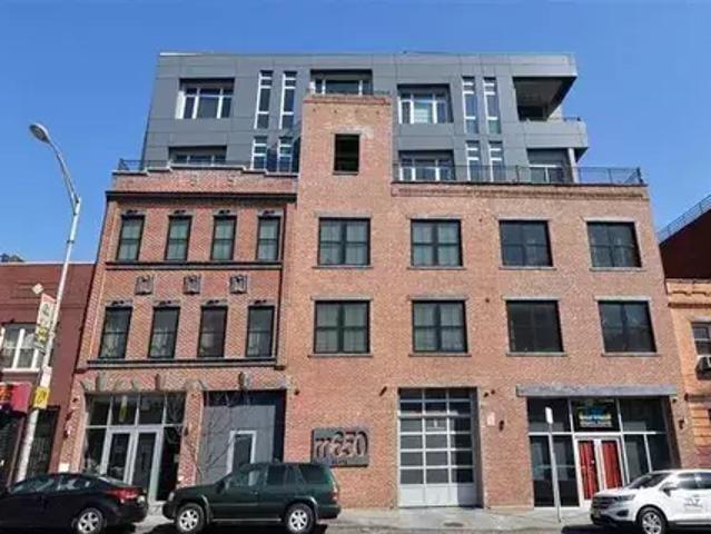 Stylish Private Room in Well Maintained Apartment