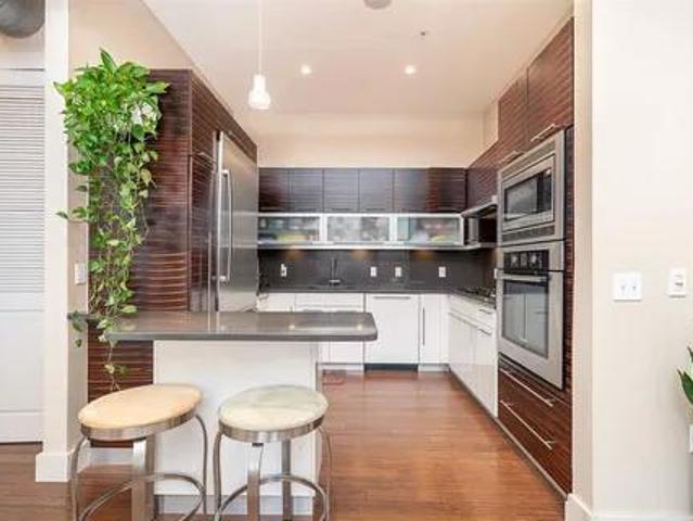 Stylish Private Room in Well Maintained Apartment