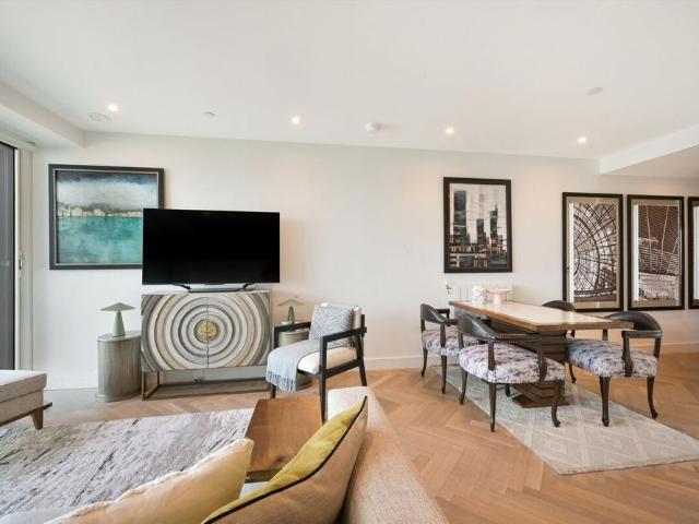 Stylish Riverside Apartment with Private Balcony & Panoramic Views, Clement Apartments SE18