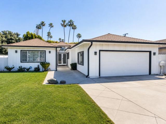 Stylish room in renovated Valley Glen home