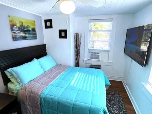 Stylish Rooms on 2nd floor, Roku Smart TVs, Personal AC & Heat Controls, Close by ERAU, DSC, & BCU