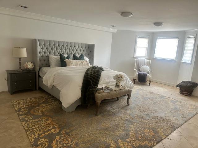 Stylish rooms large basement. Quiet & Furnished