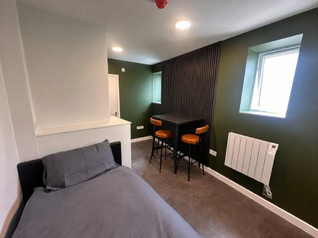 Stylish Studio – All Bills Inc, Outdoor Space!