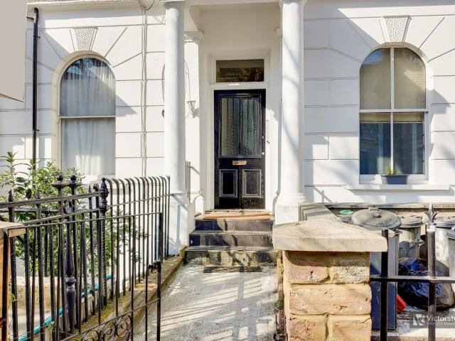 Stylish Studio Apartment, Recently Refurbished, Near Shepherds Bush
