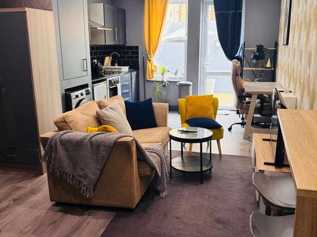 Stylish Studio Flat with a Patio