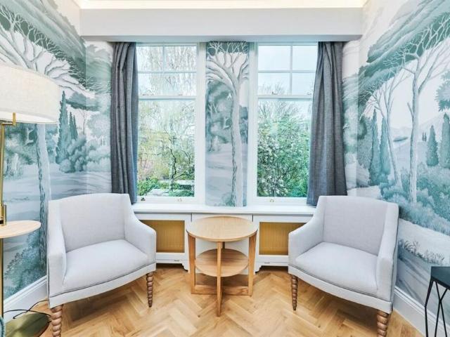 Stylish two bedroom mansion block apartment in the heart of SW3