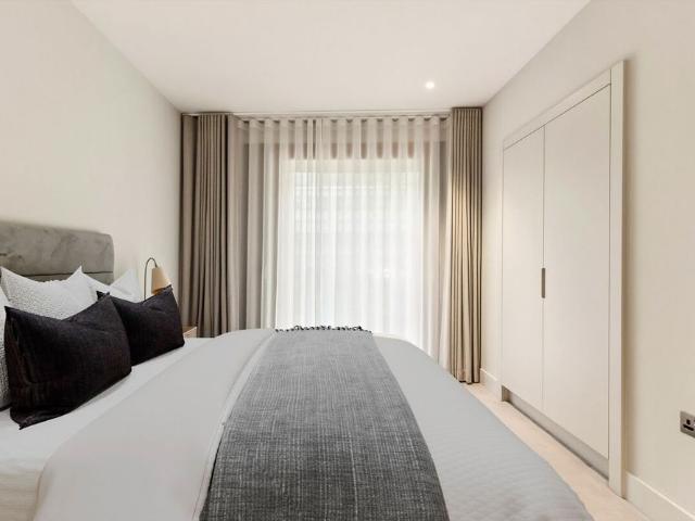 Stylish two bedroom apartment with expansive open plan living to rent in Westminster, SW1P