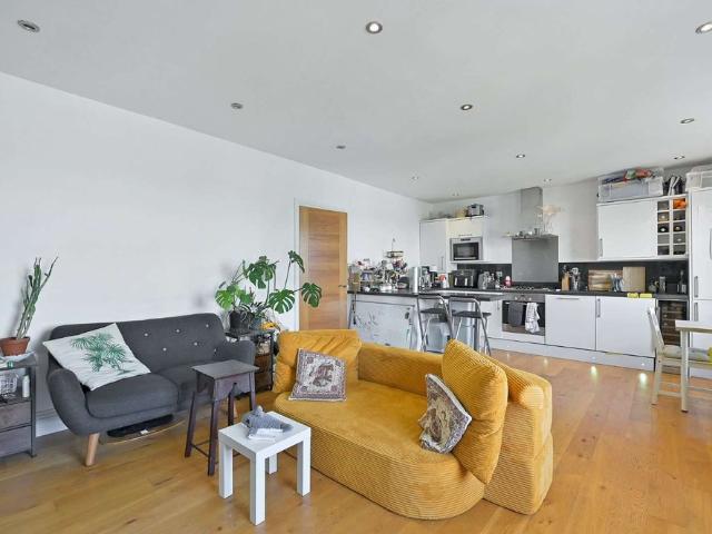 Stylish Two Bedroom Apartment with Panoramic Bristol Views