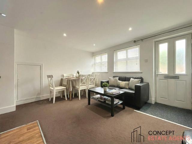 Stylish Two Bedroom Apartment in Tooting Bec
