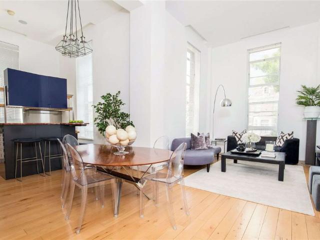 Stylish two bedroom apartment in a bijou scheme of just 38 units in one of the city’s most desirable areas. Inspired by visionary designer Philippe Starck