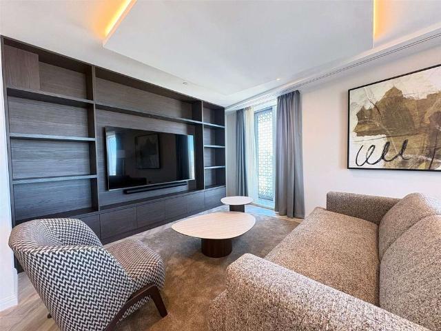 Stylish two bedroom, two bathroom penthouse on the 44th floor of the brand new Square Gardens development