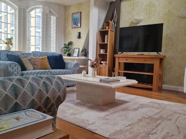 Stylish top floor 2 Bedroom Apartment in Cardiff