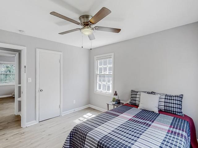 Stylish Upgraded Home Super High Speed Wi Fi 400Mbps Biweekly Cleaning Less than 1 Min Walk to Bus Stop Onsite Parking Smart Lock Rooms