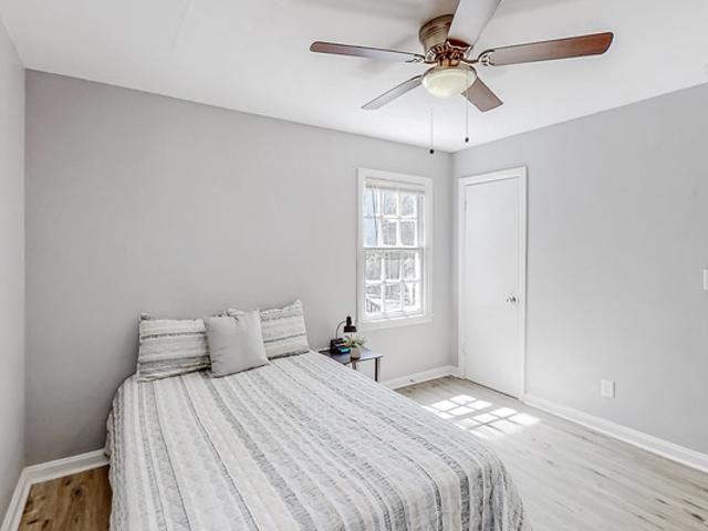 Stylish Upgraded Home Super High Speed Wi Fi 400Mbps Biweekly Cleaning Less than 1 Min Walk to Bus Stop Onsite Parking Smart Lock Rooms