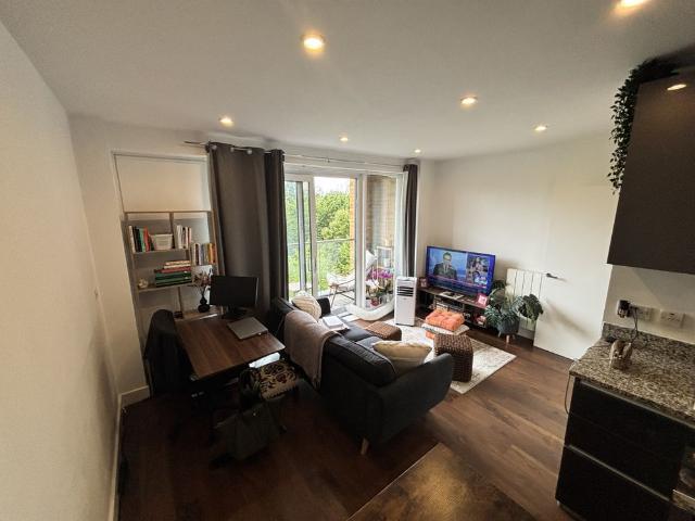 Stylish 1 Bed Apartment in the Heart of Kidbrooke