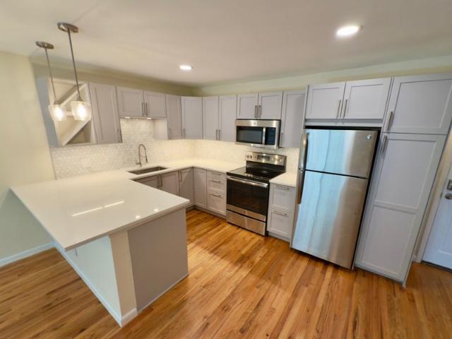 Stylish 1 Bed Bath Condo in Denver_Available _$169