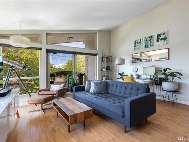 Stylish 1 Bed Bath Condo in Seattle_Available _$13