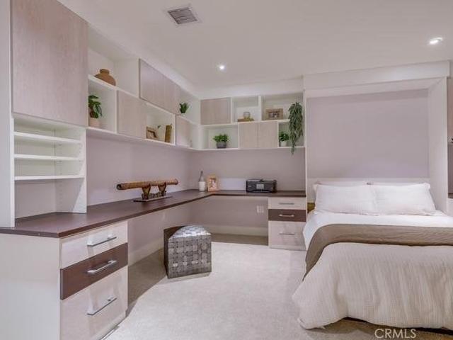 Stylish 1 Bed Condo in Irvine | 1.5 Bath Scholarsh