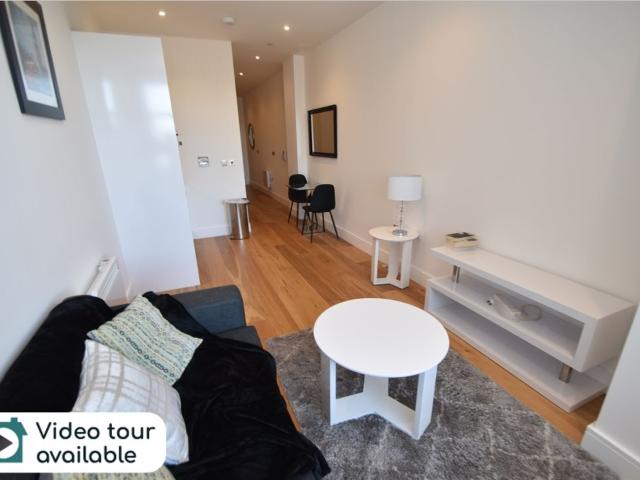 Stylish 1 Bedroom Apartment in Luton's Landmark