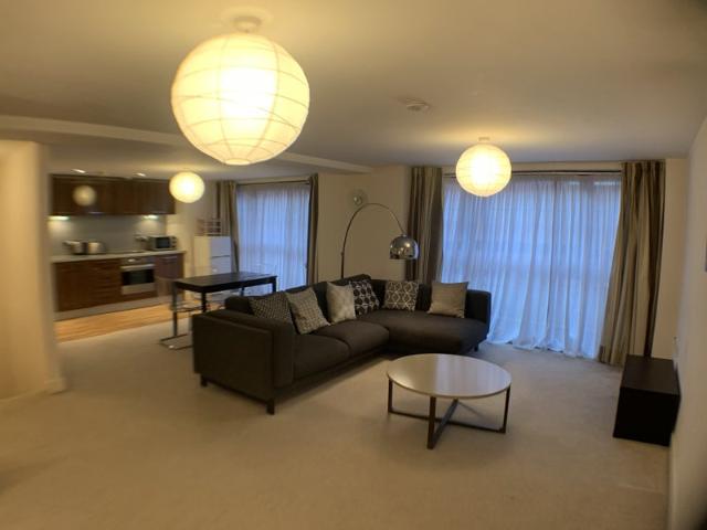 Stylish 2 Bed Apartment in St Paul's Square