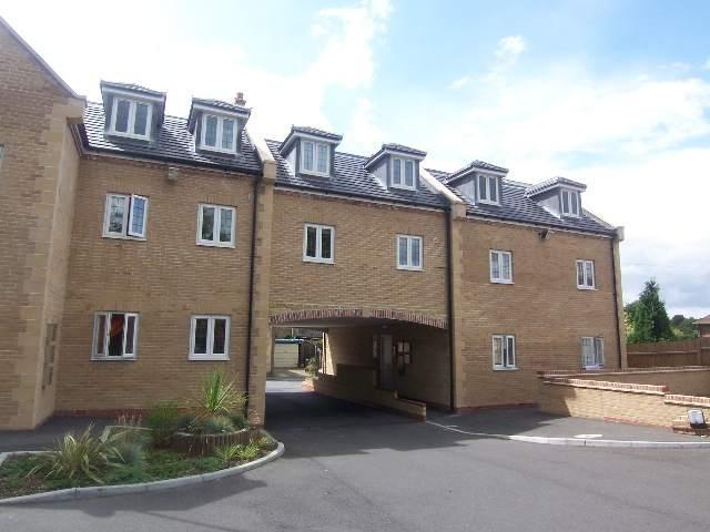 Stylish 2 Bed Flat – Corby Village
