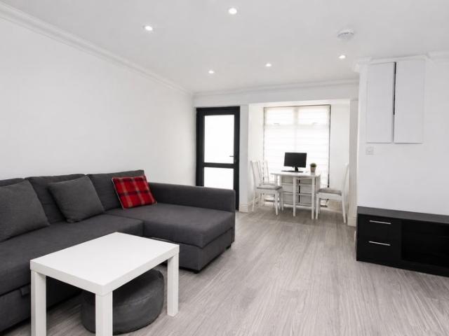 Stylish 2 Bed 2 Bath Flat Finsbury Park N4