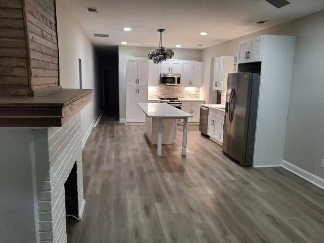 Stylish 2 Bedroom Apartment | 2 Baths | 1,050 Sq F