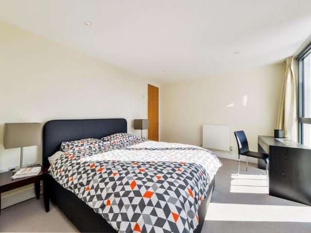 Stylish 2 bedroom apartment with panoramic city views in the heart of Chelsea, SW10