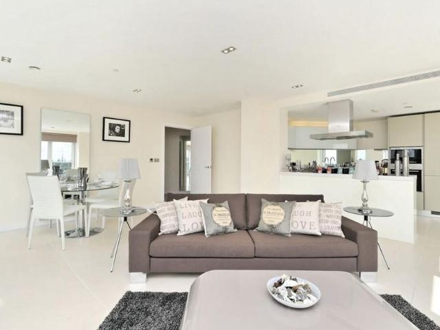 Stylish 2 bedroom apartment to rent in EC1Y