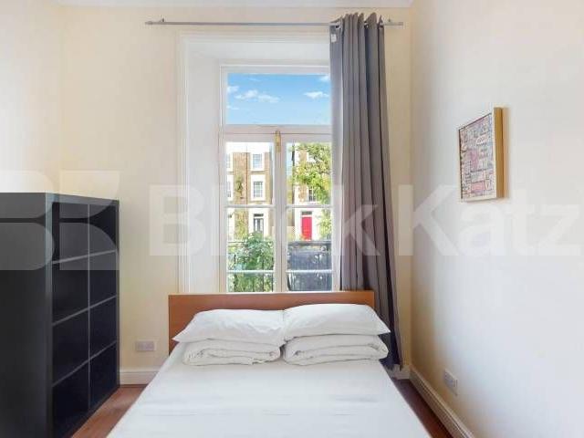 Stylish 3 bedroom flat on quiet residential street in Camden
