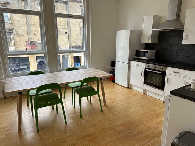 Stylish 4 Bed Flat for Rent in Clifton Bristol!