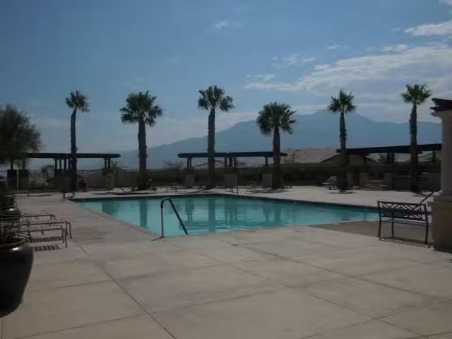 Stylishly and Partially Furnished 3 Bedroo. Apartments in De.